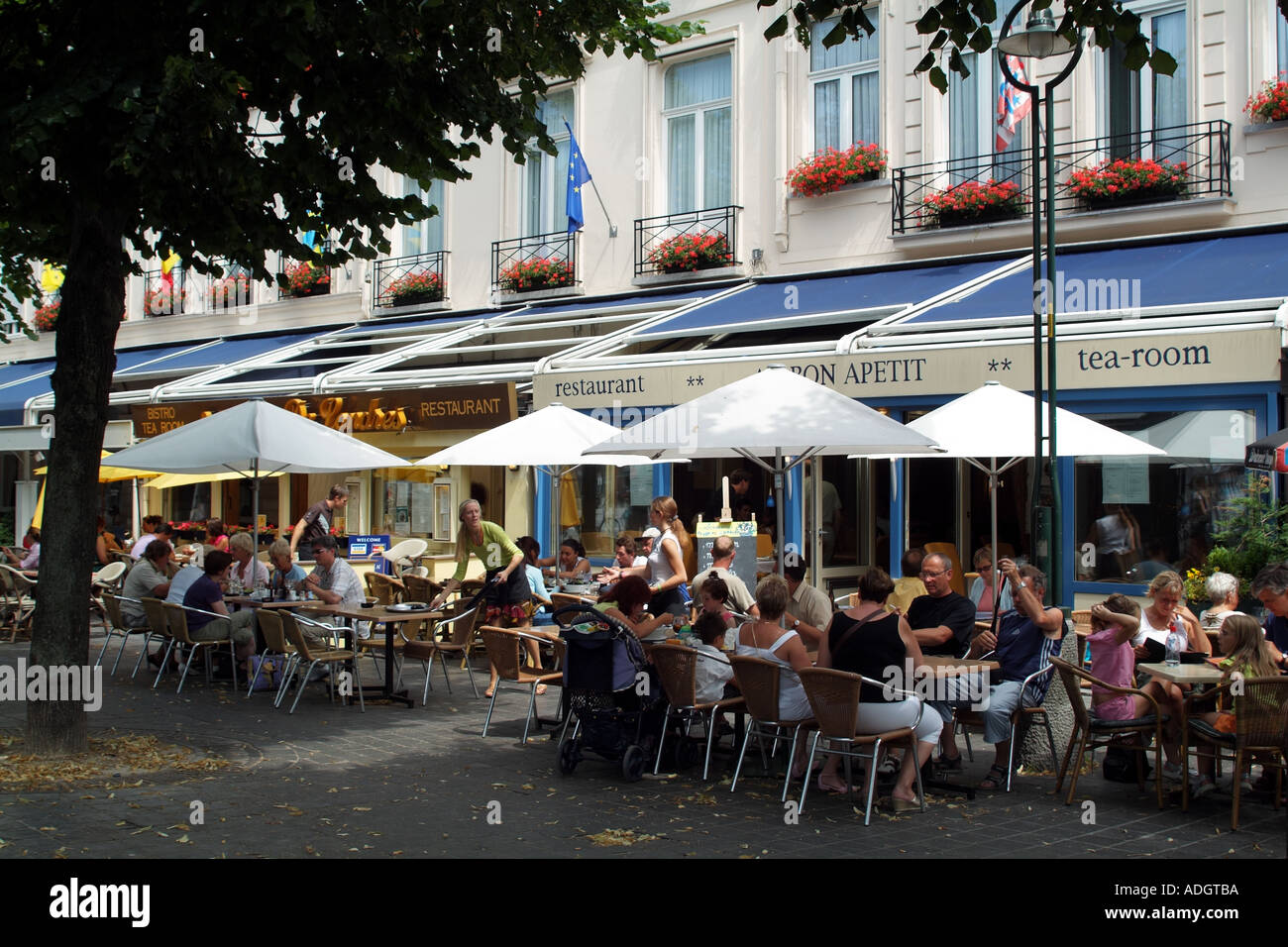 Pavement cafe restaurant bruges belgium hi-res stock photography and ...