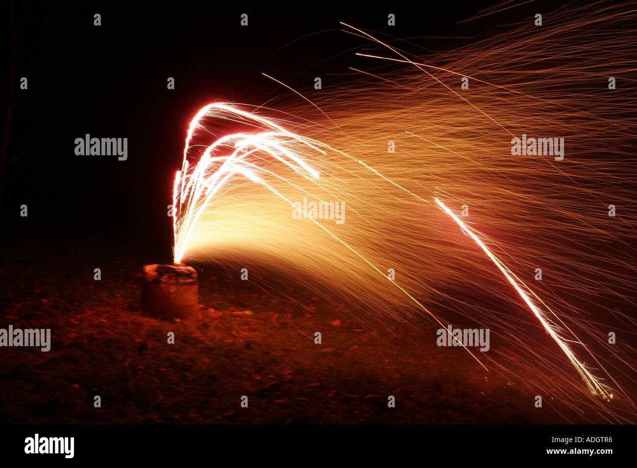 Crackle of fireworks hi-res stock photography and images - Alamy