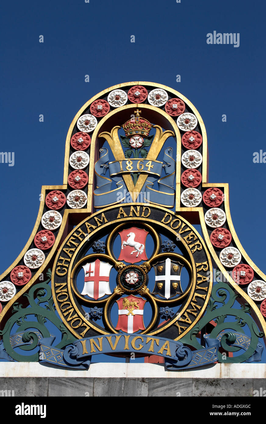 London chatham dover railway crest hi-res stock photography and images ...