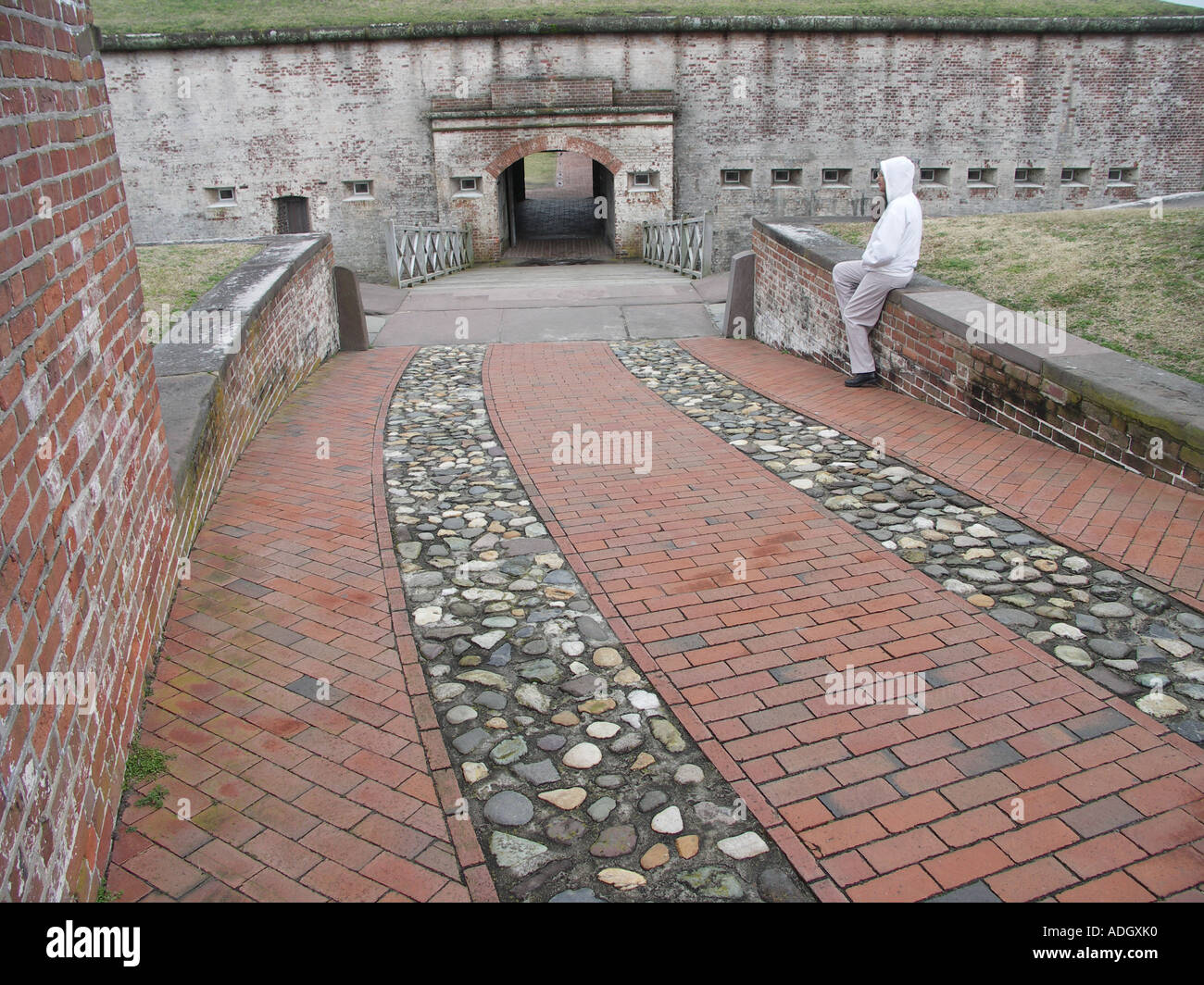 White stones on side of road hi-res stock photography and images - Alamy