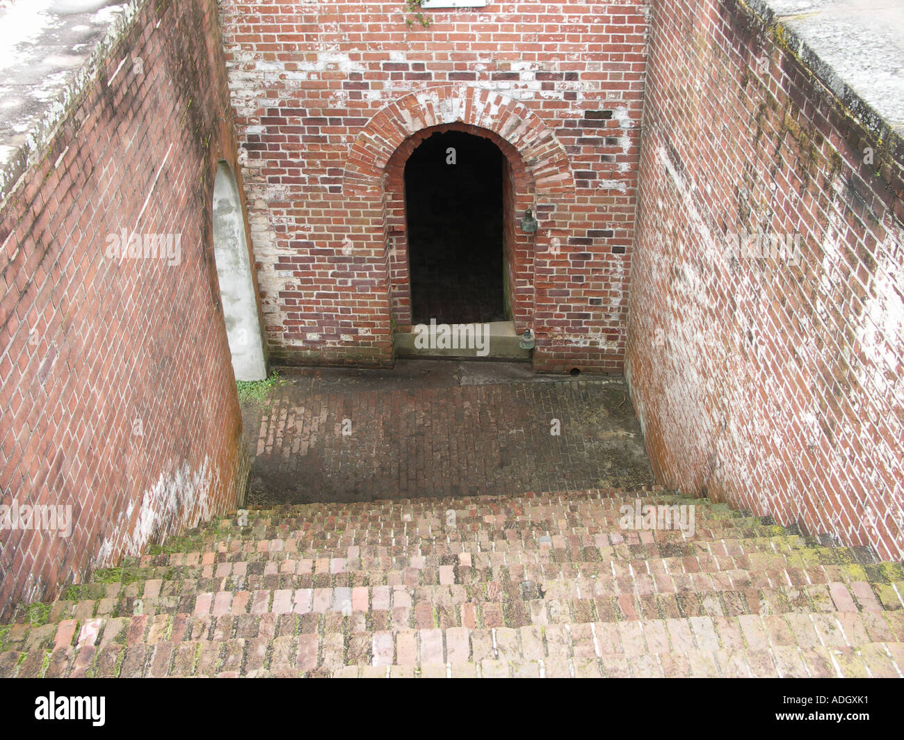 Bottom of wall hi-res stock photography and images - Alamy