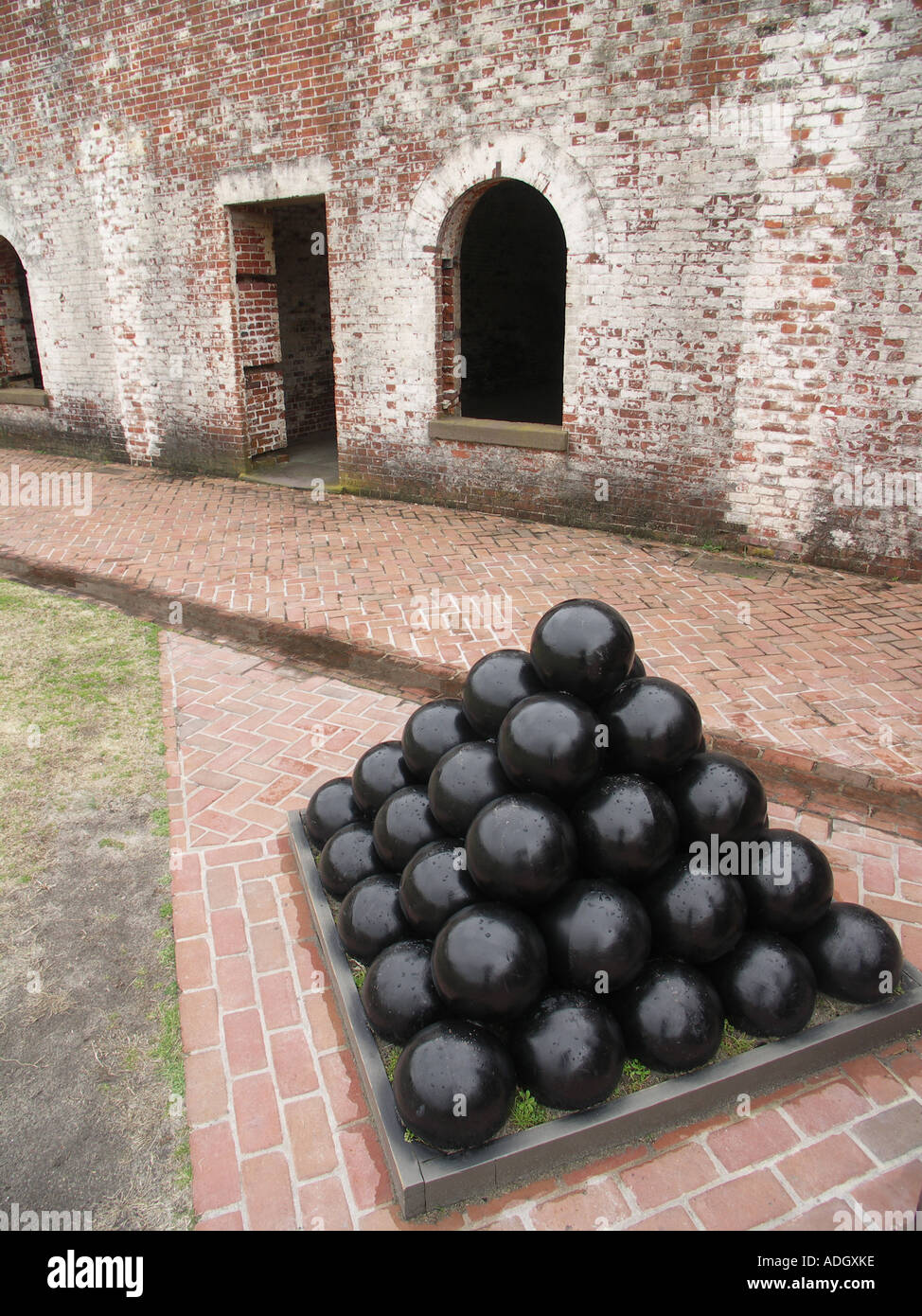 Canon balls hi-res stock photography and images - Alamy