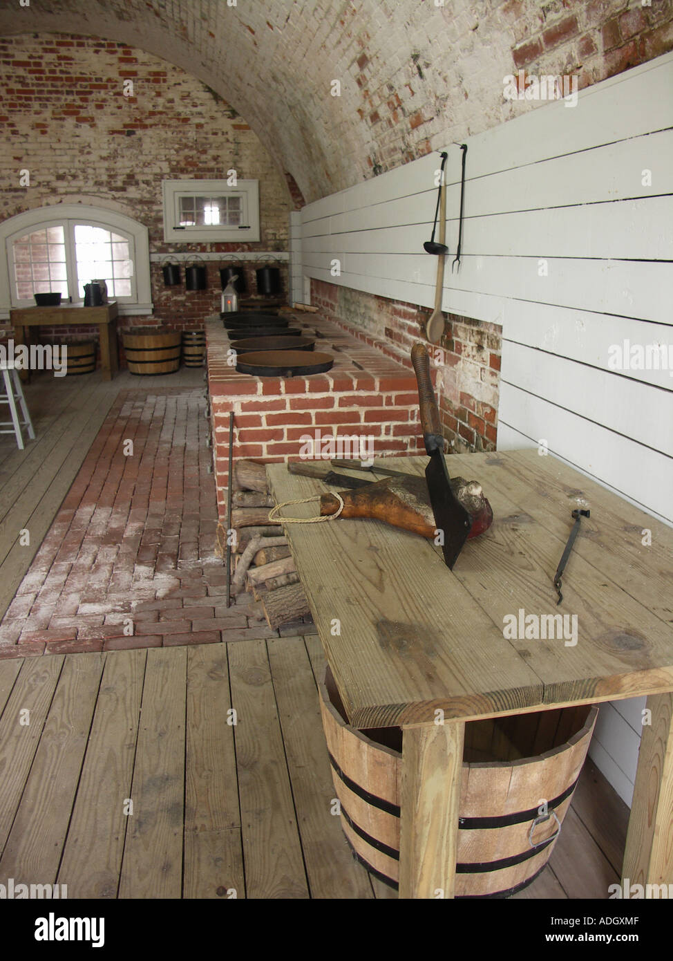 Military kitchen hi-res stock photography and images - Alamy