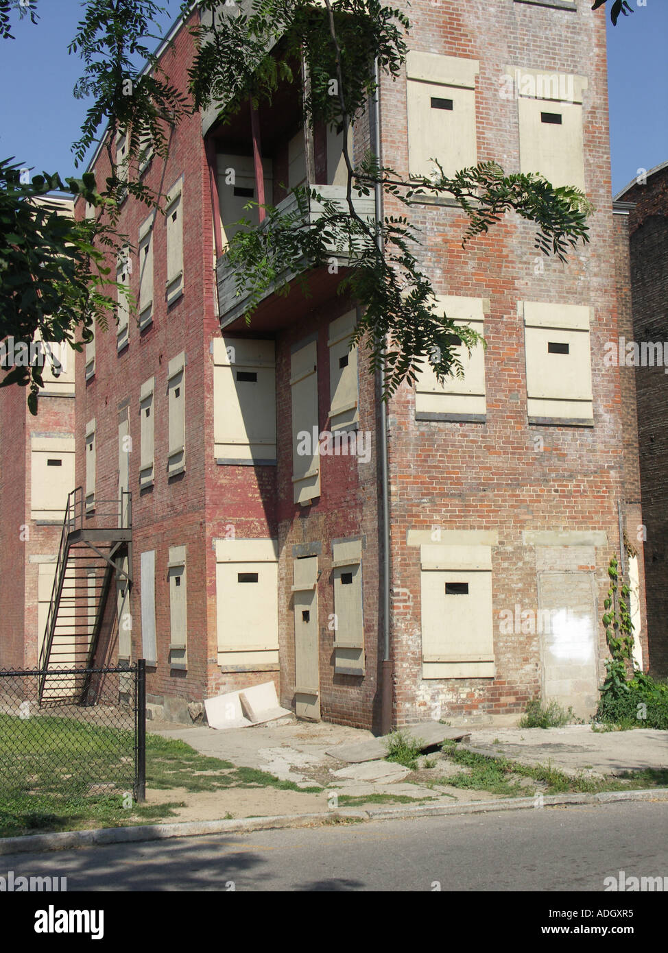 Boarded Up Building Stock Photo - Alamy