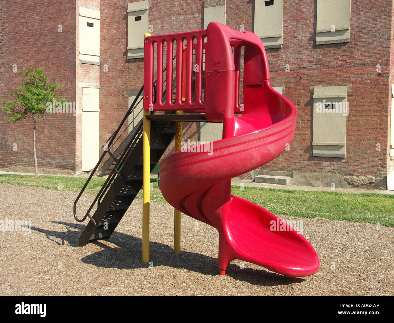 Red curved slide hi-res stock photography and images - Alamy