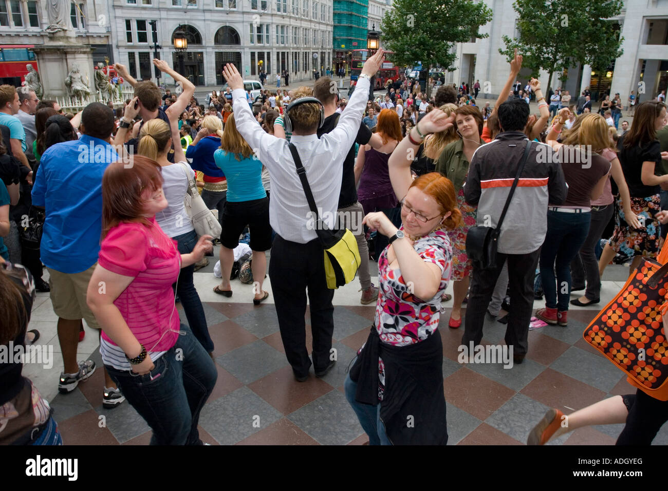 Mobile Clubbing event St Pauls Cathedral London 18th July 2007 Stock ...