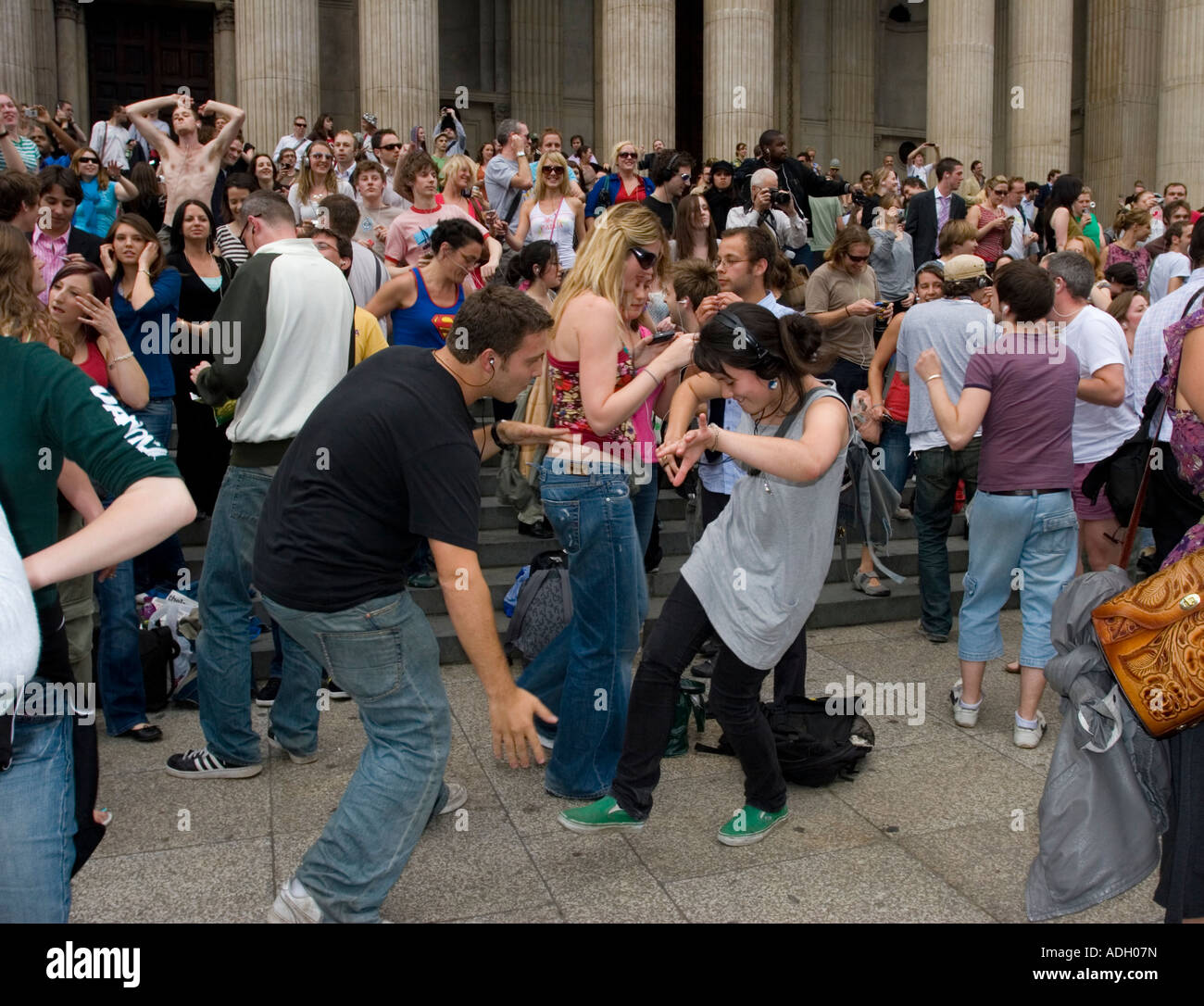 Mobile Clubbing event St Pauls Cathedral London 18th July 2007 Stock ...