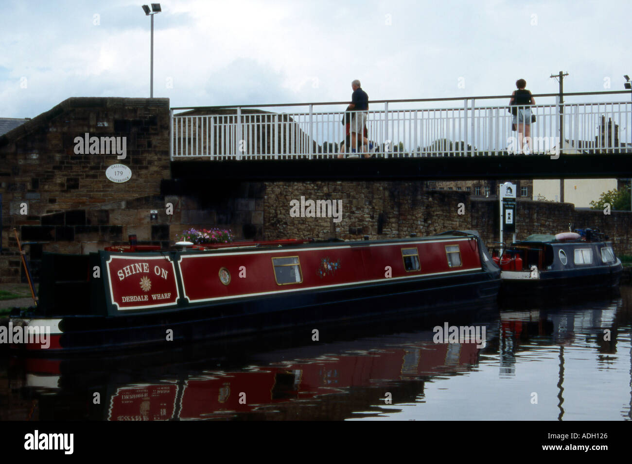 Canal boat Skipton North Yorkshire Stock Photo - Alamy