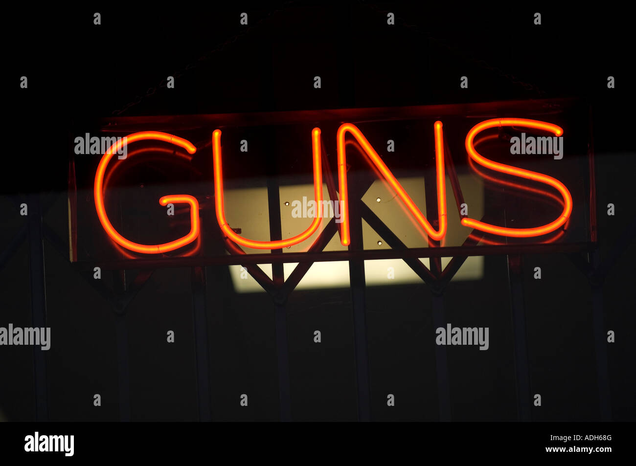 Neon sign at a gun store Stock Photo - Alamy
