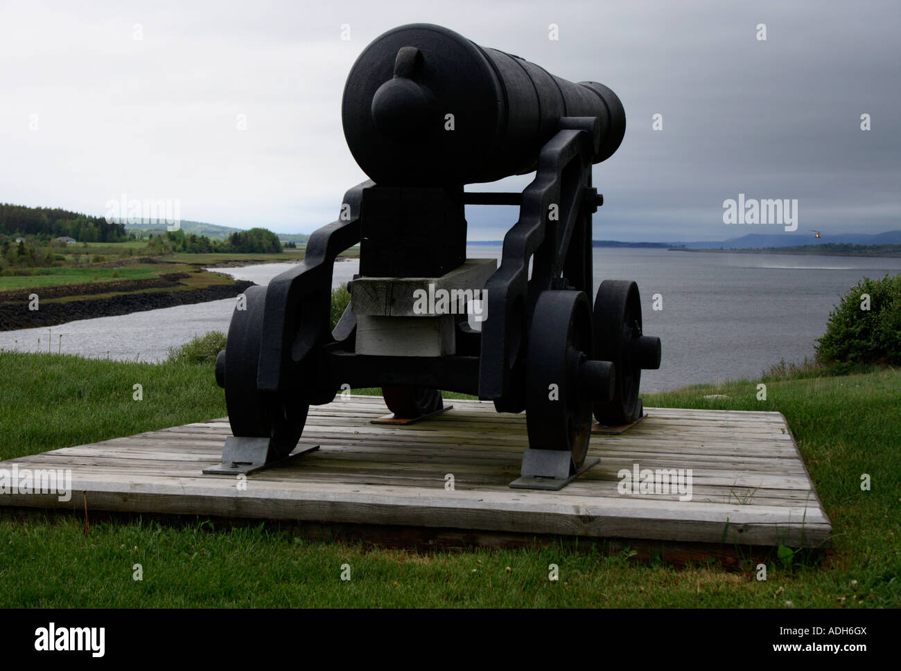 historic canon at Officer's Quarters at Fort Anne, Annapolis Royal ...