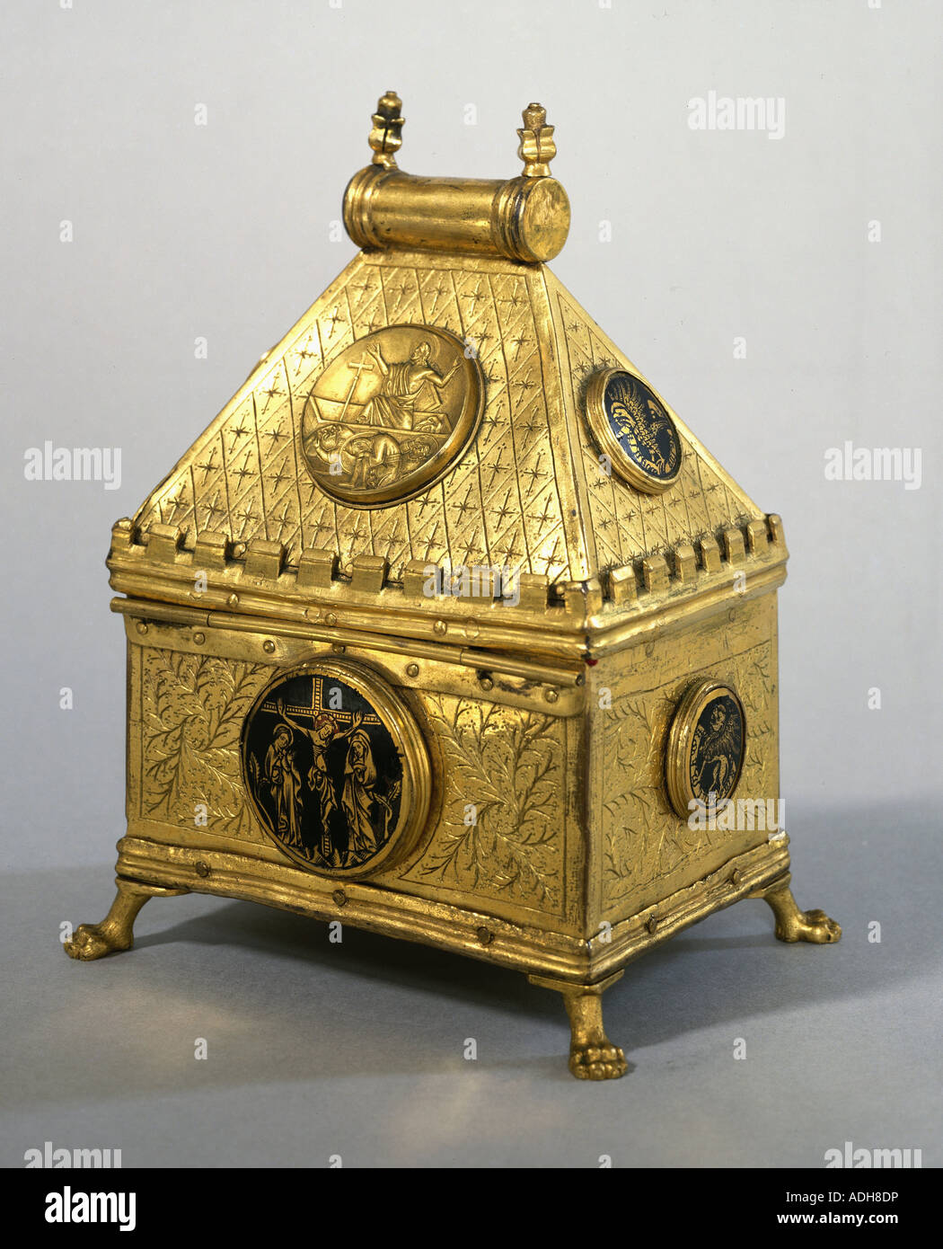 Fine arts liturgical objects hi-res stock photography and images - Alamy