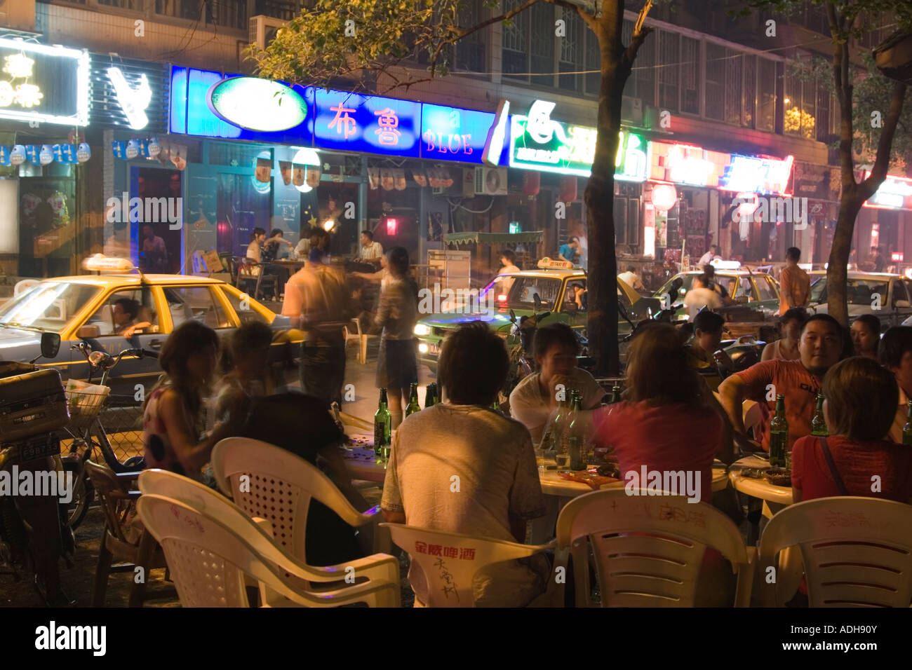 Drinkers outside bars in Chengdu, China Stock Photo - Alamy