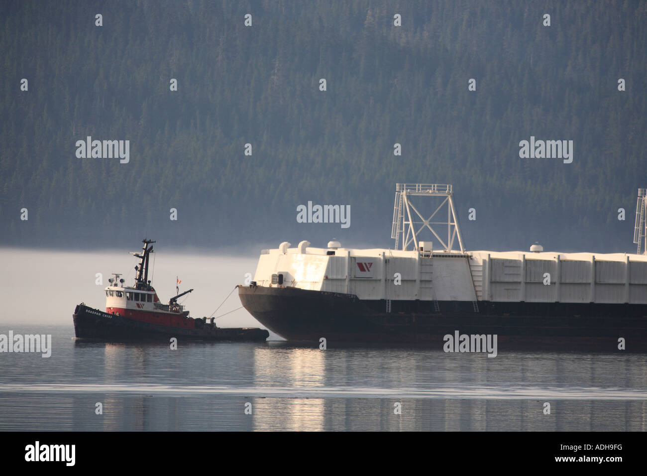 Tugboat and bulk cargo barge heading for Rio Tinto/Alcan aluminum ...