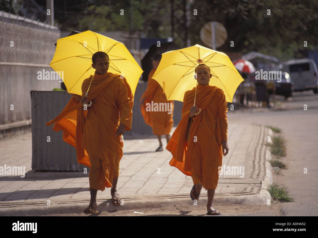 Cambodian monks. Phnom Penh Stock Photo - Alamy
