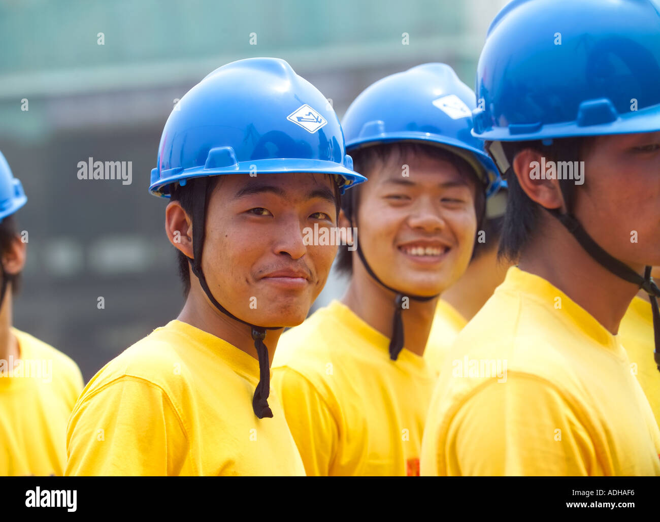 Workers and boatbuilding in Chinese Shipyard HJ Stock Photo - Alamy