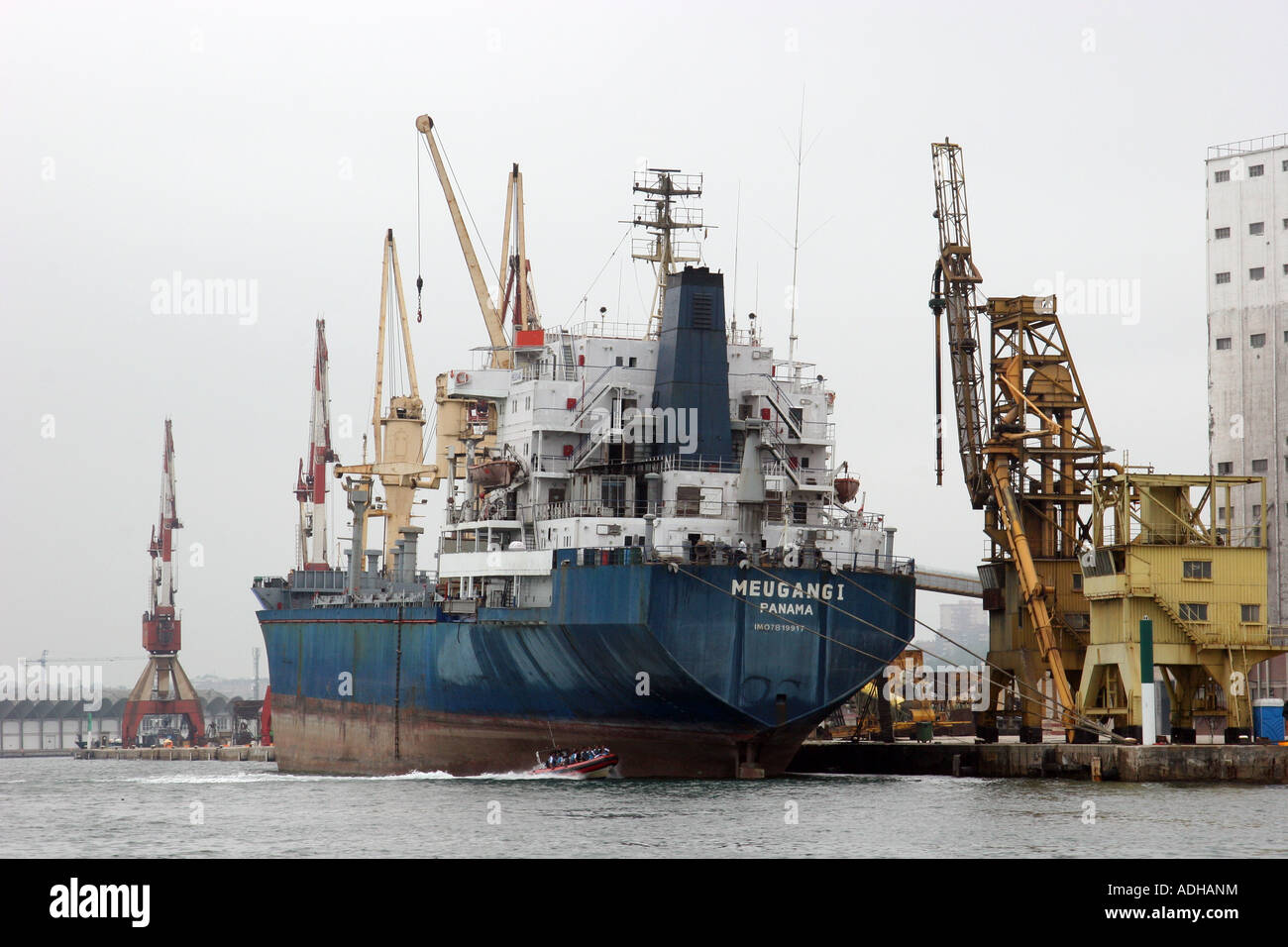 Spanish port container hi-res stock photography and images - Alamy