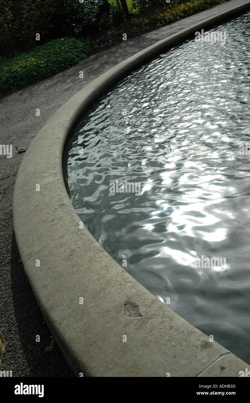 Water Feature in Regents Park Stock Photo - Alamy