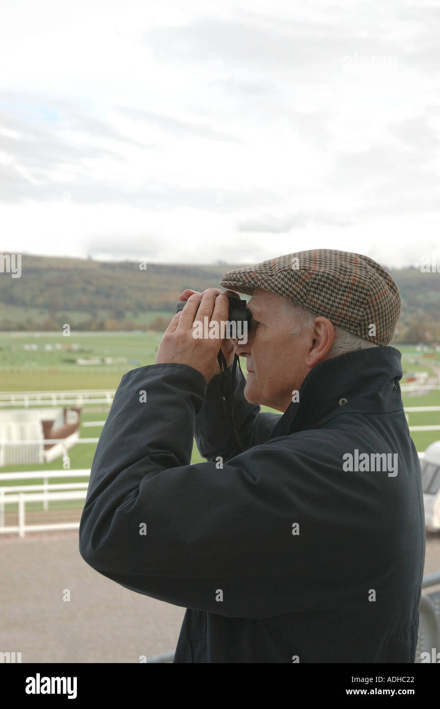 Horse racing binoculars hi-res stock photography and images - Alamy