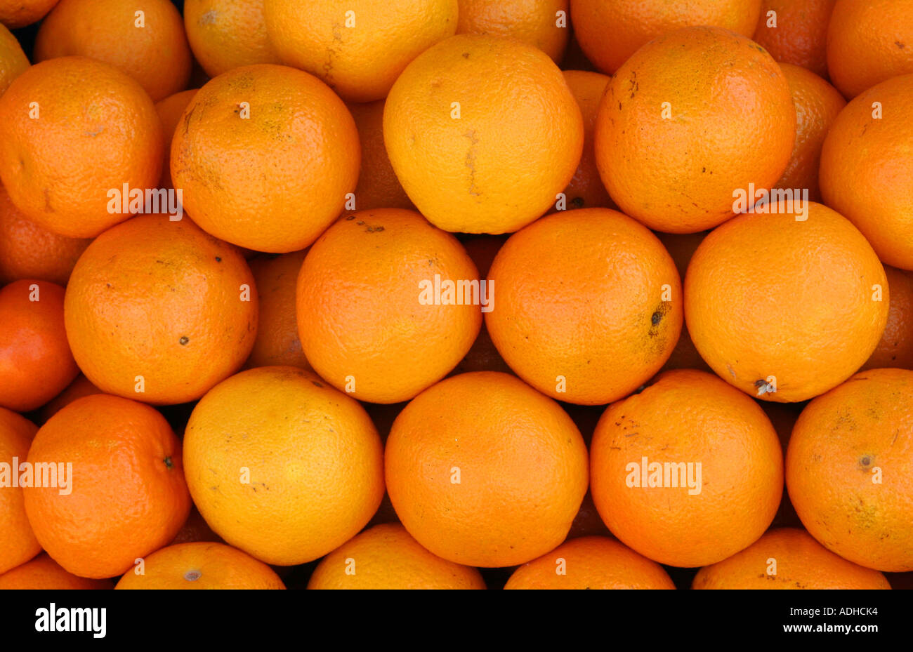 A box of oranges Stock Photo - Alamy