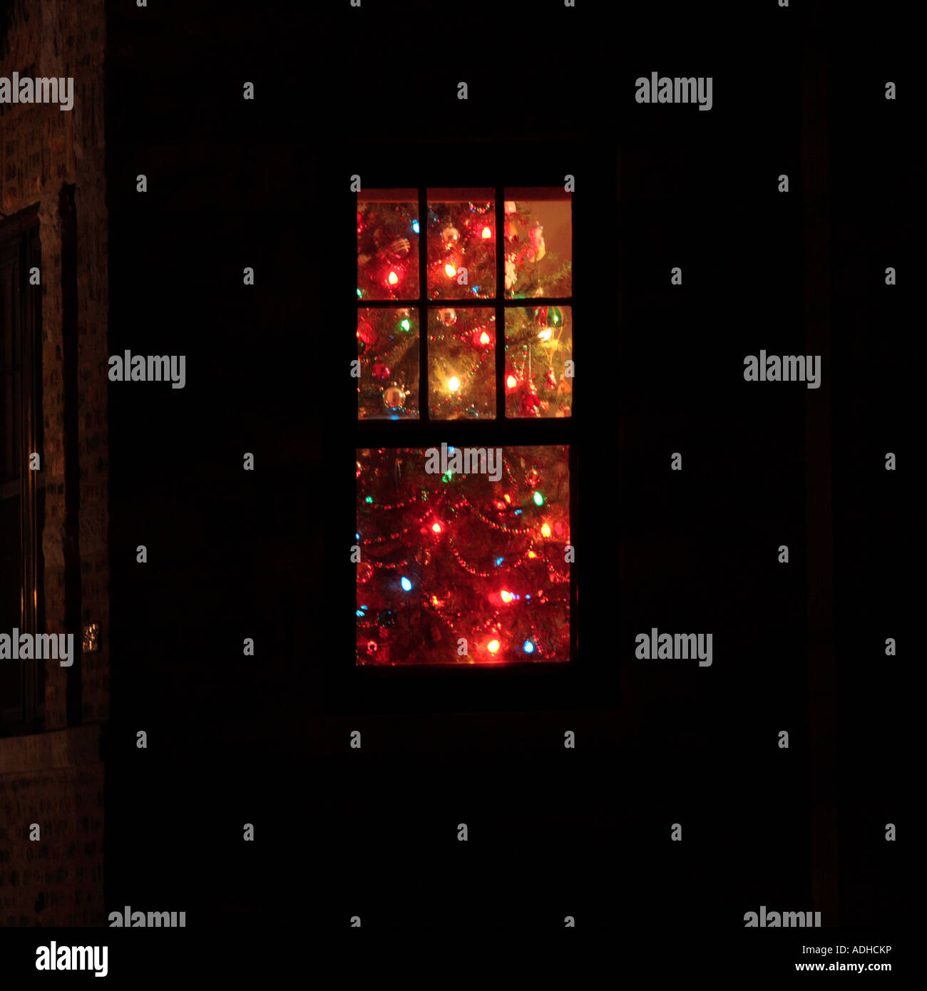 Christmas tree in window hi-res stock photography and images - Alamy