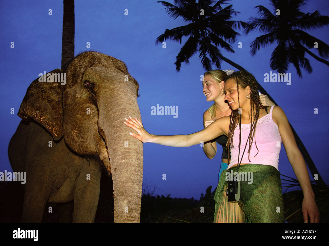 Sri lanka girls hi-res stock photography and images - Alamy