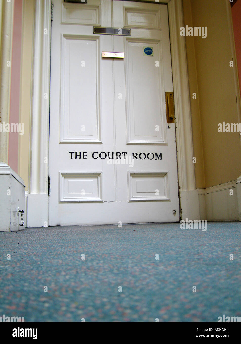 Court room hi-res stock photography and images - Alamy
