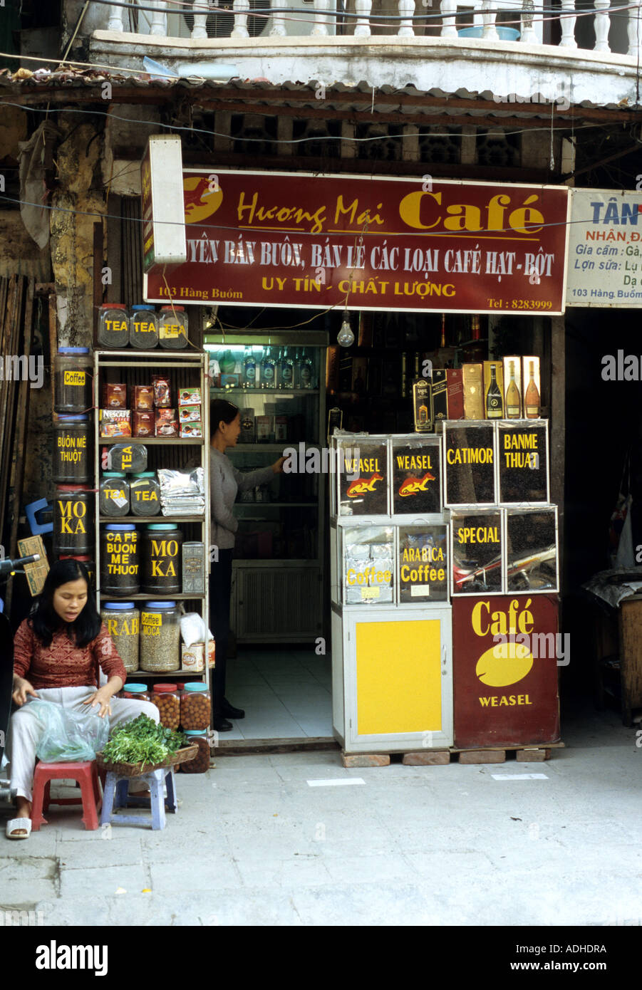 Hanoi old quarter tea hi-res stock photography and images - Alamy