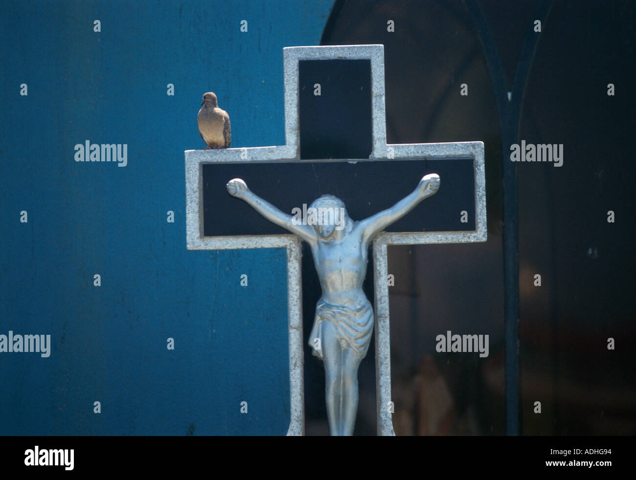 Bird on a cross hi-res stock photography and images - Alamy