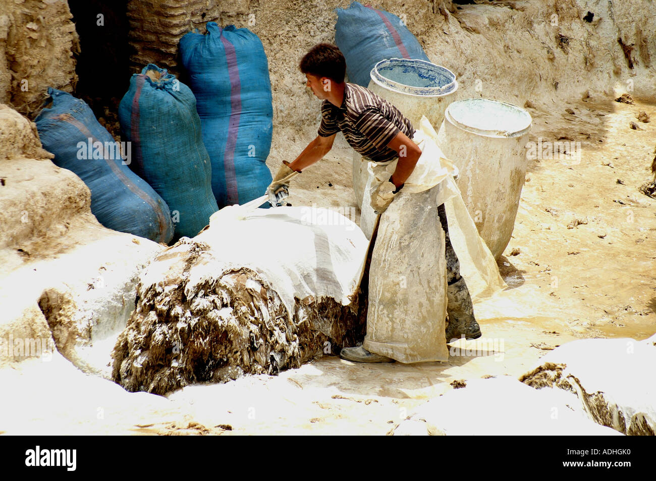 Tanners craft trade processing workshops arts hi-res stock photography ...