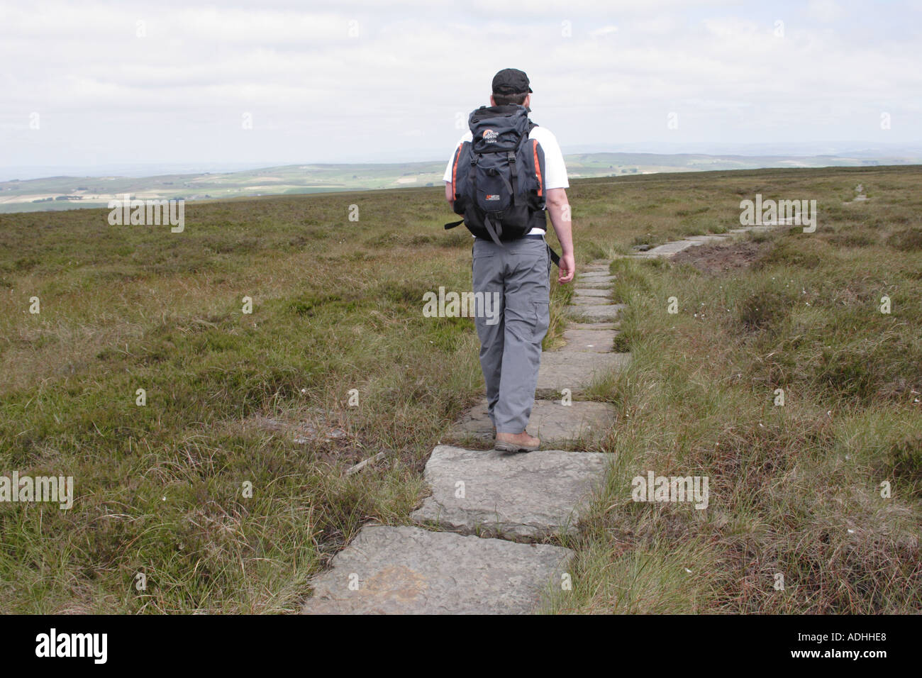 Flagged footpath hi-res stock photography and images - Alamy