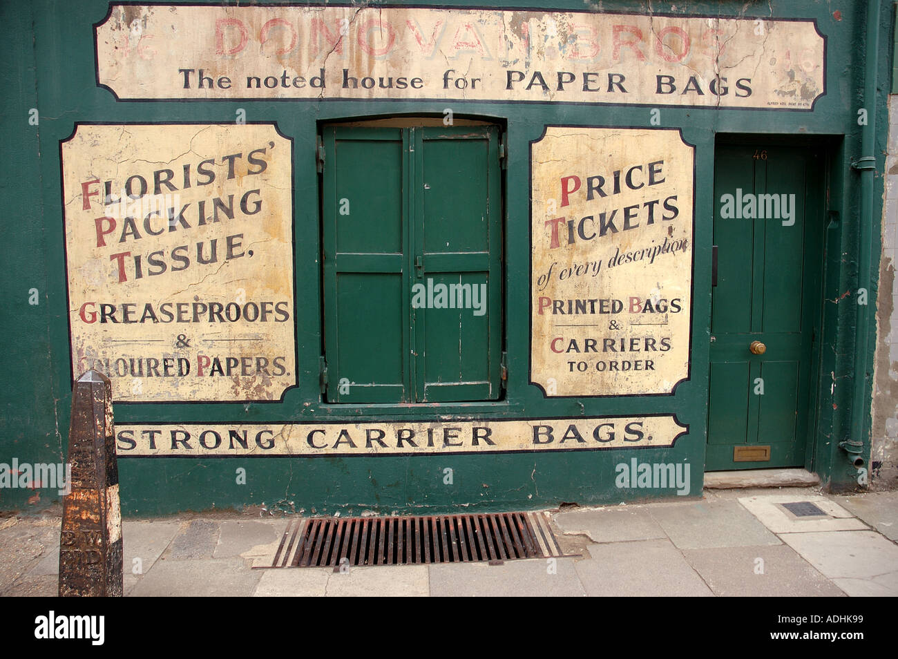 Old shop front london hi-res stock photography and images - Alamy