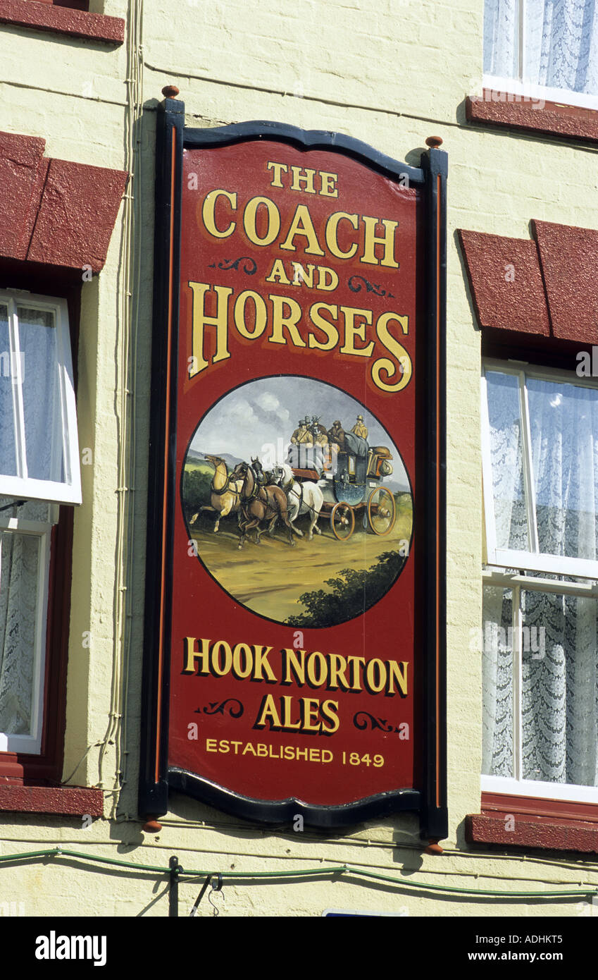 Coach and horses pubs hi-res stock photography and images - Alamy