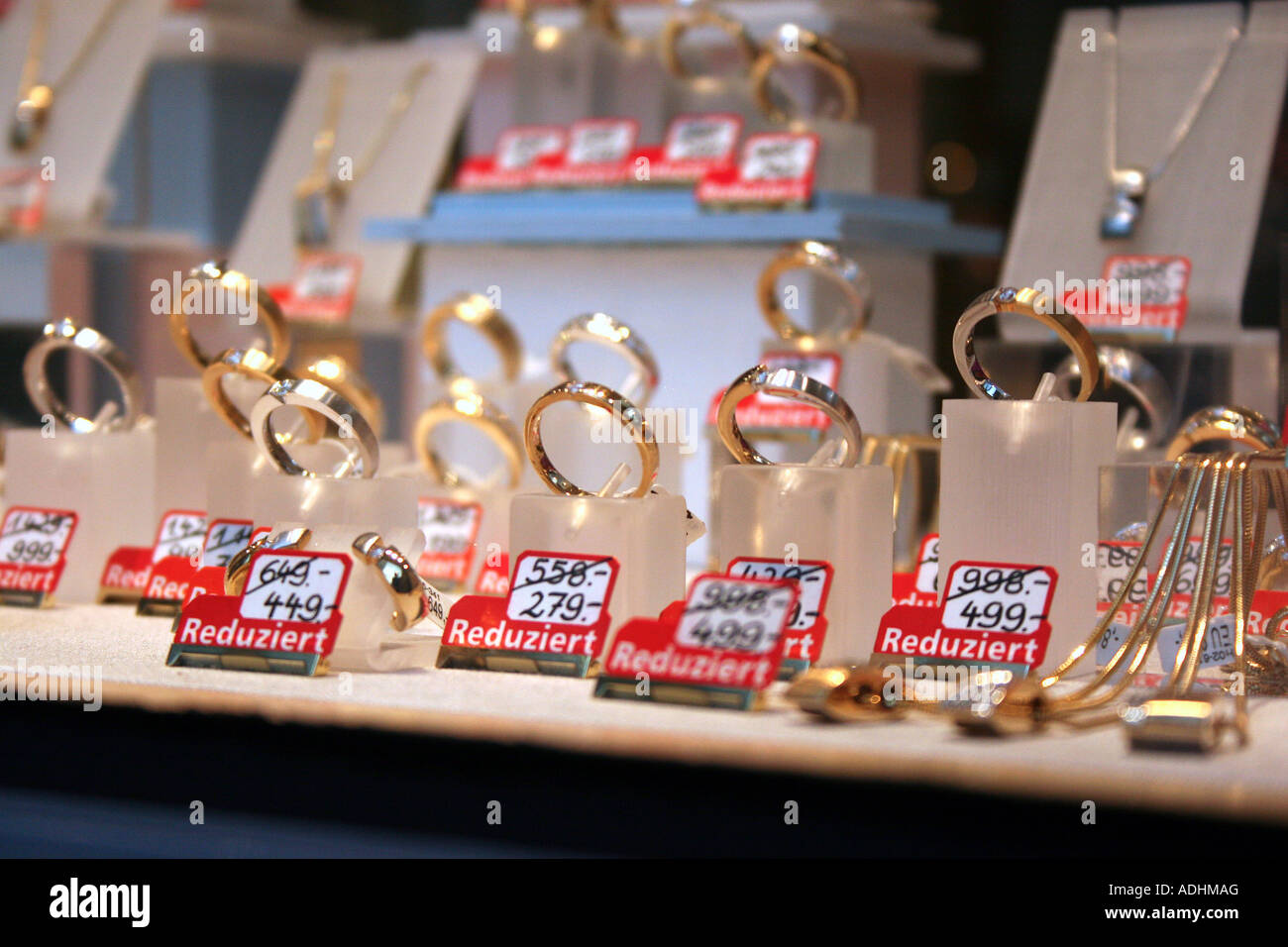 Gold jewelry trader hi-res stock photography and images - Alamy