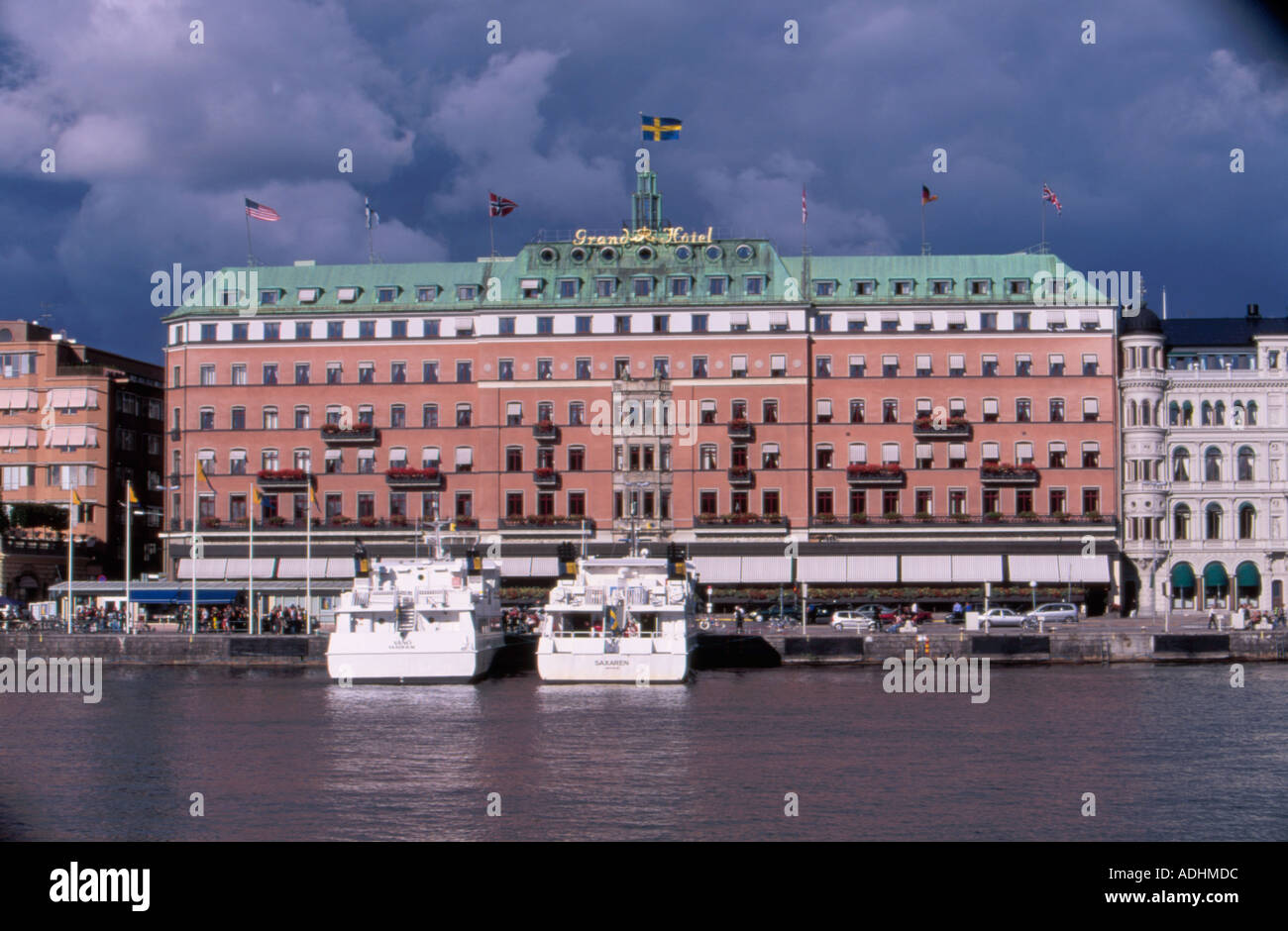 Gamla stan reflecting hi-res stock photography and images - Alamy