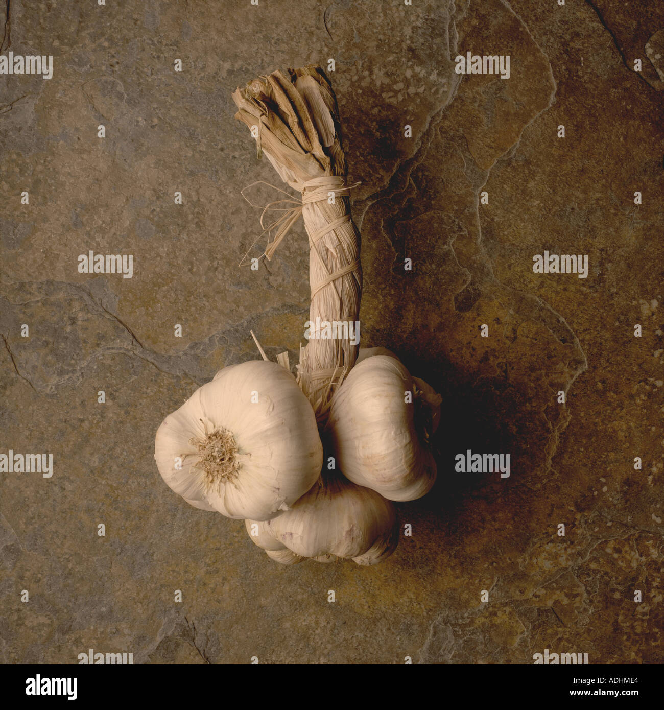 Bunch of garlic bulbs Stock Photo - Alamy