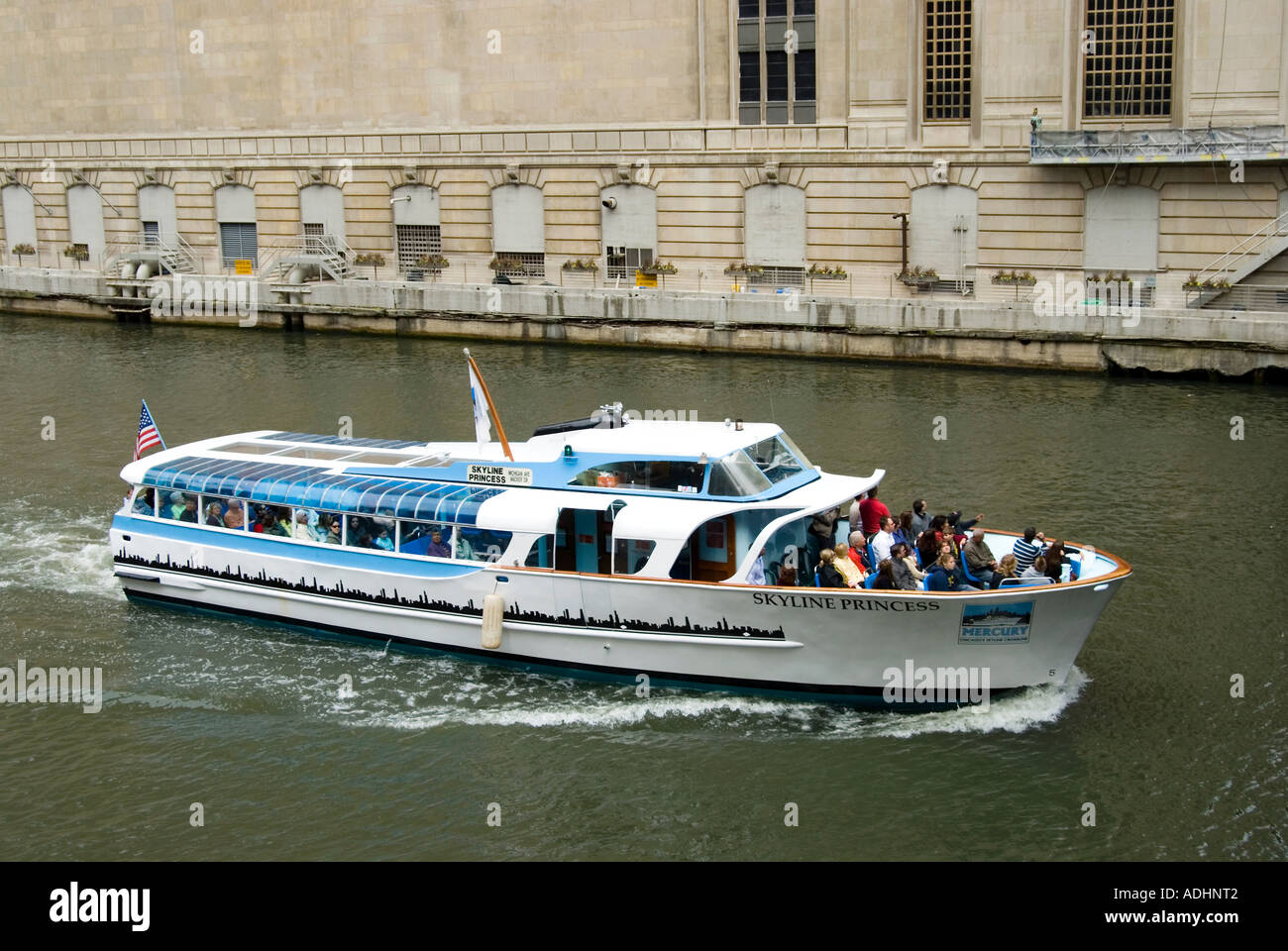 Tour boat people viewing sights hi-res stock photography and images - Alamy