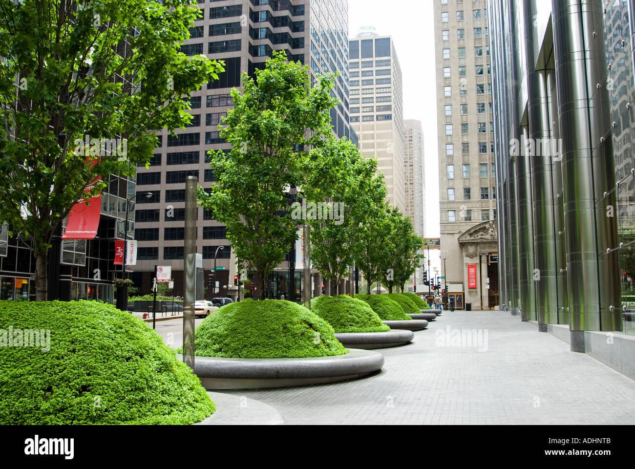 Chicago illinois usa madison street hi-res stock photography and images ...