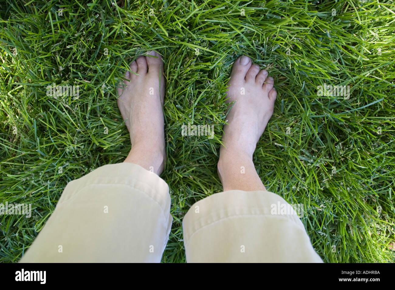 feet in grass Stock Photo - Alamy