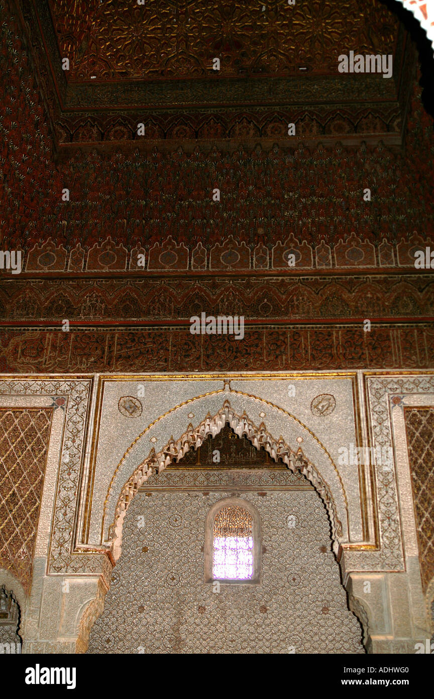 Archway in old marakech building hi-res stock photography and images ...