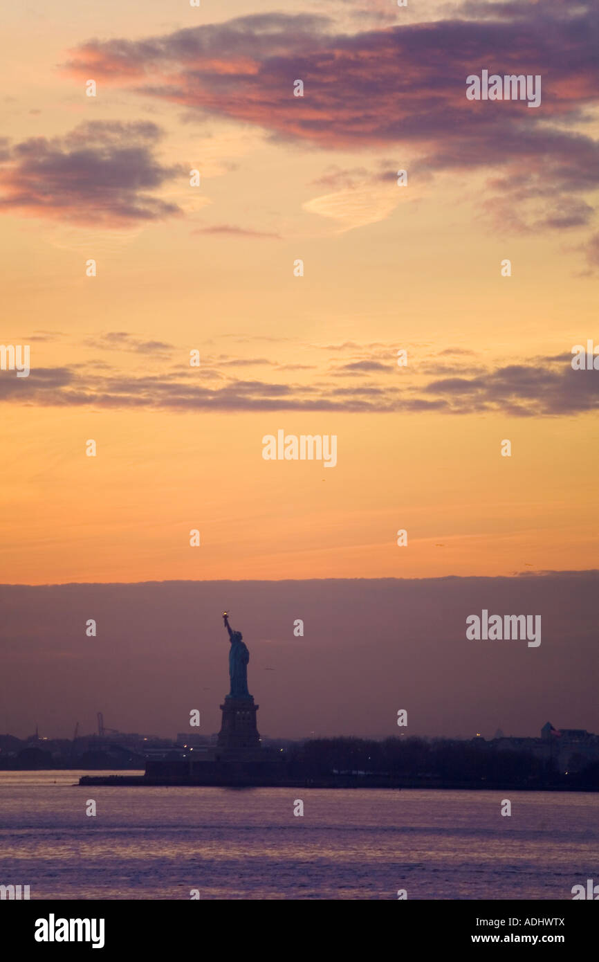 Battery park new york lady liberty hi-res stock photography and images ...
