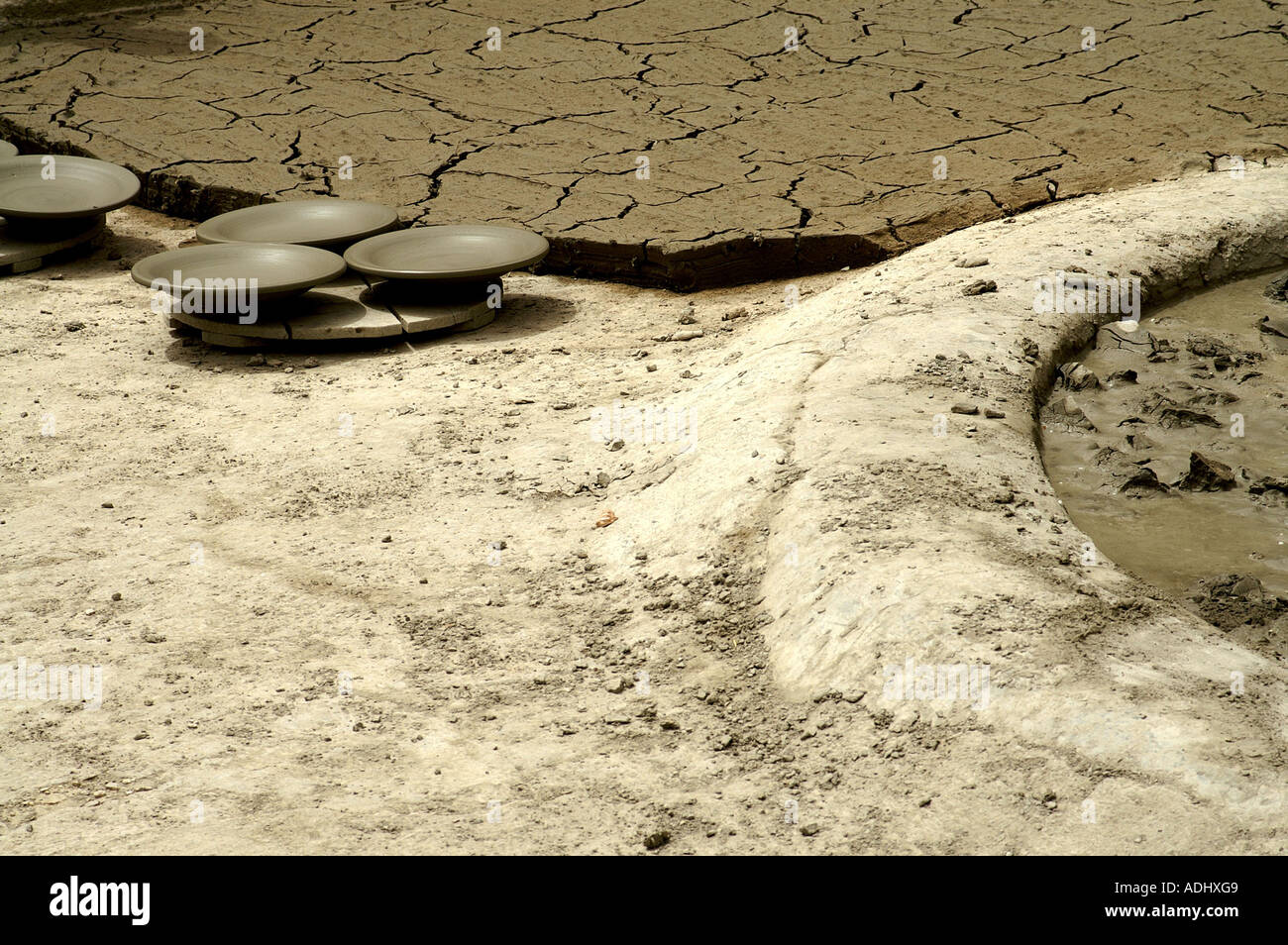 Fire drying clay pots hi-res stock photography and images - Alamy
