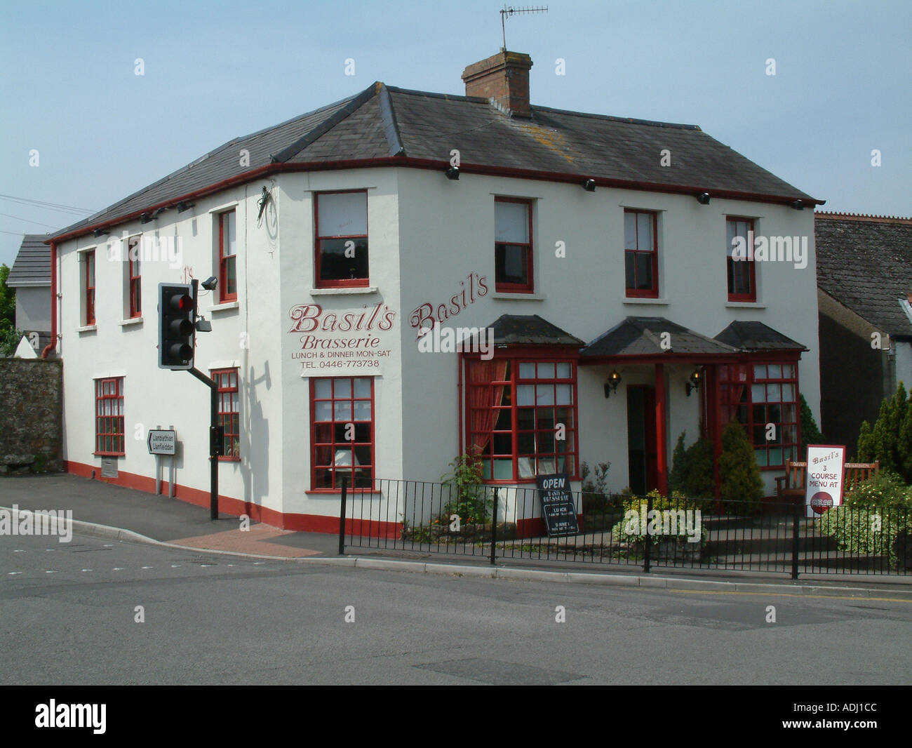 Cowbridge wales restaurant hi-res stock photography and images - Alamy