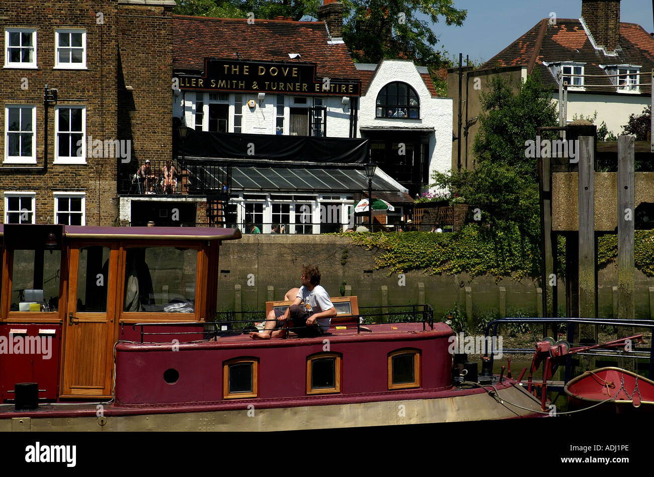 The dove hammersmith hi-res stock photography and images - Alamy