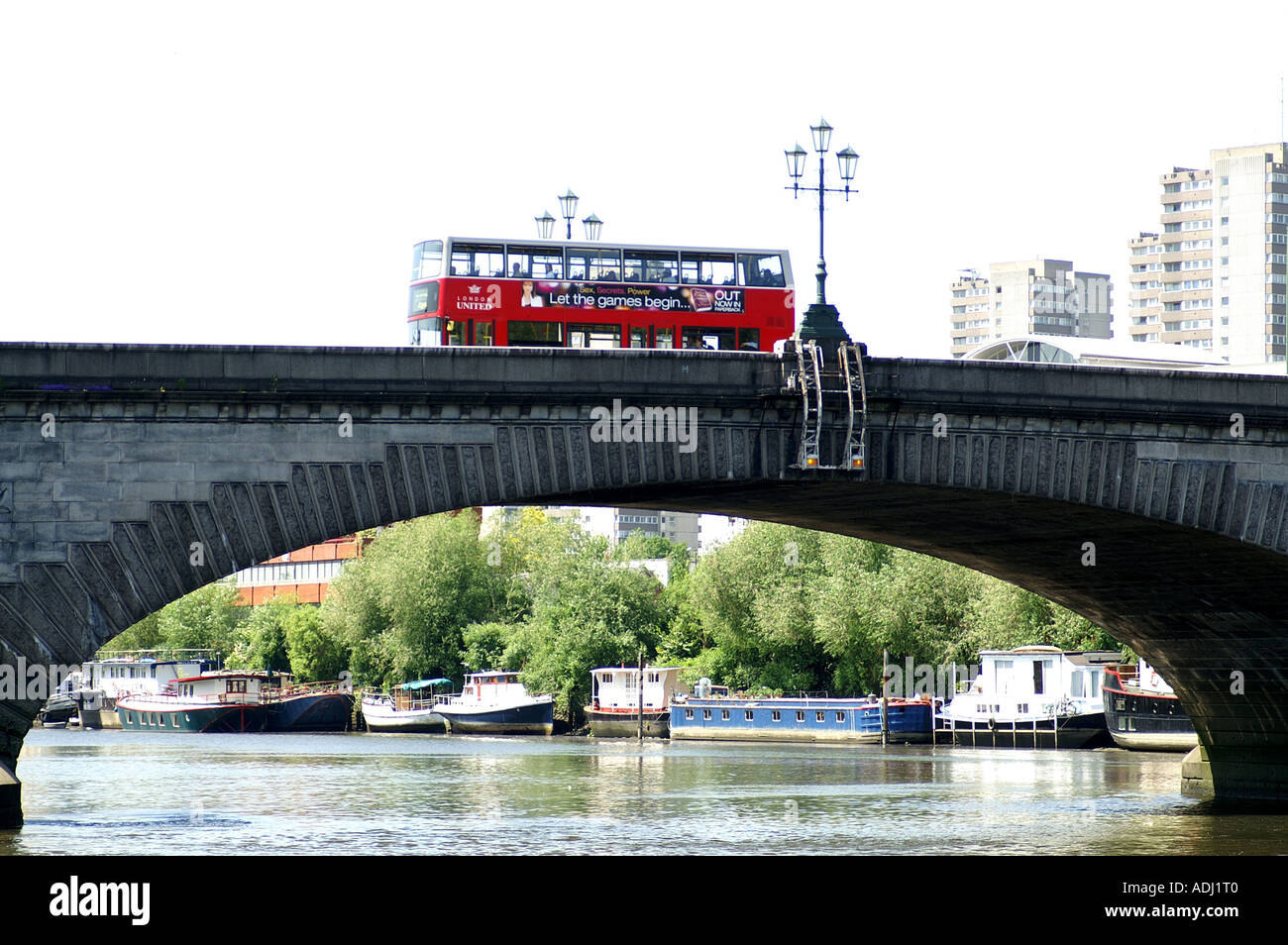 Kew bridge hi-res stock photography and images - Alamy