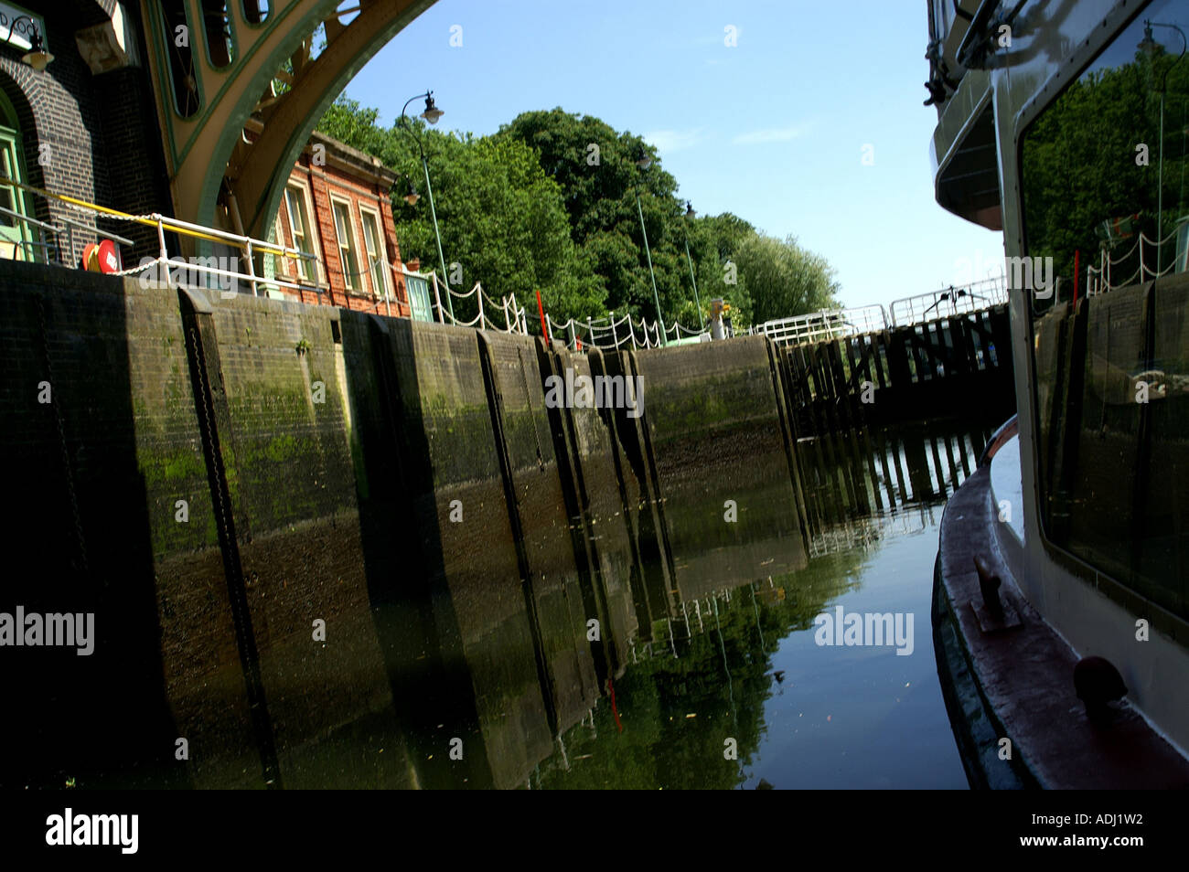 Richmond Lock Port of London authority River Thames Stock Photo - Alamy