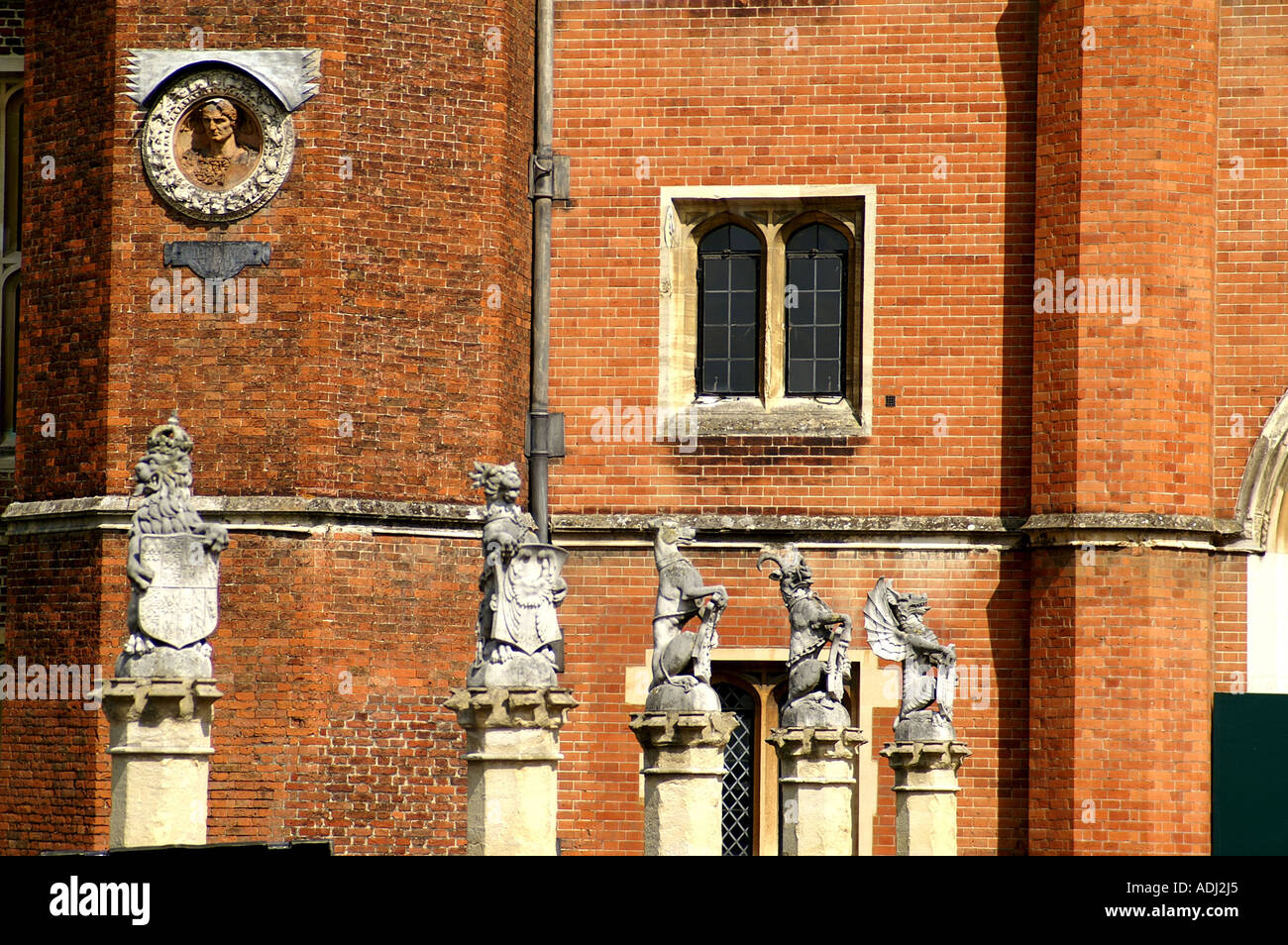 Statues by main entrance to Hampton Court London England Stock Photo ...