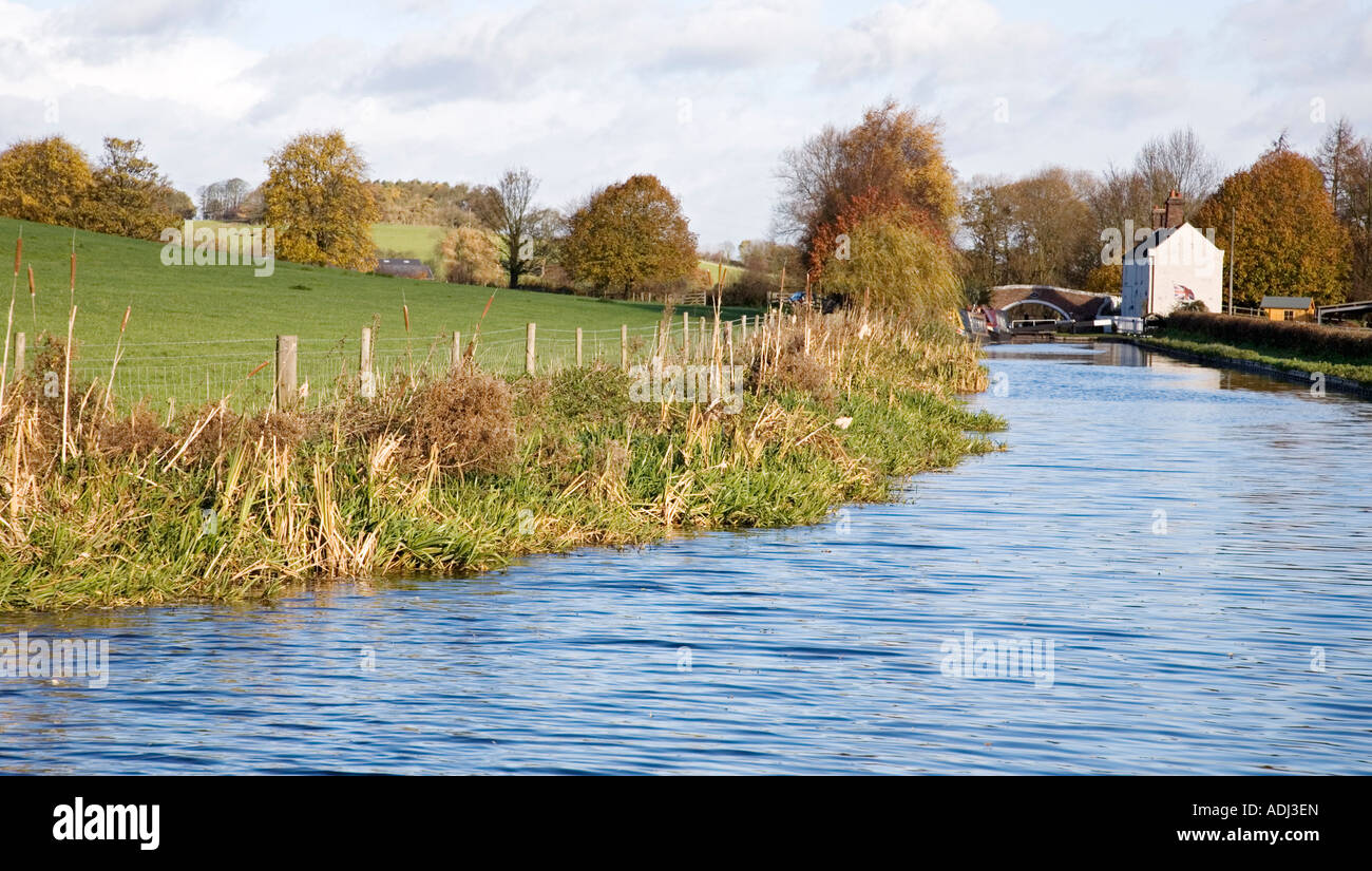 Autumn Colour British Waterways Staffordshire and Worcestershire Canal ...