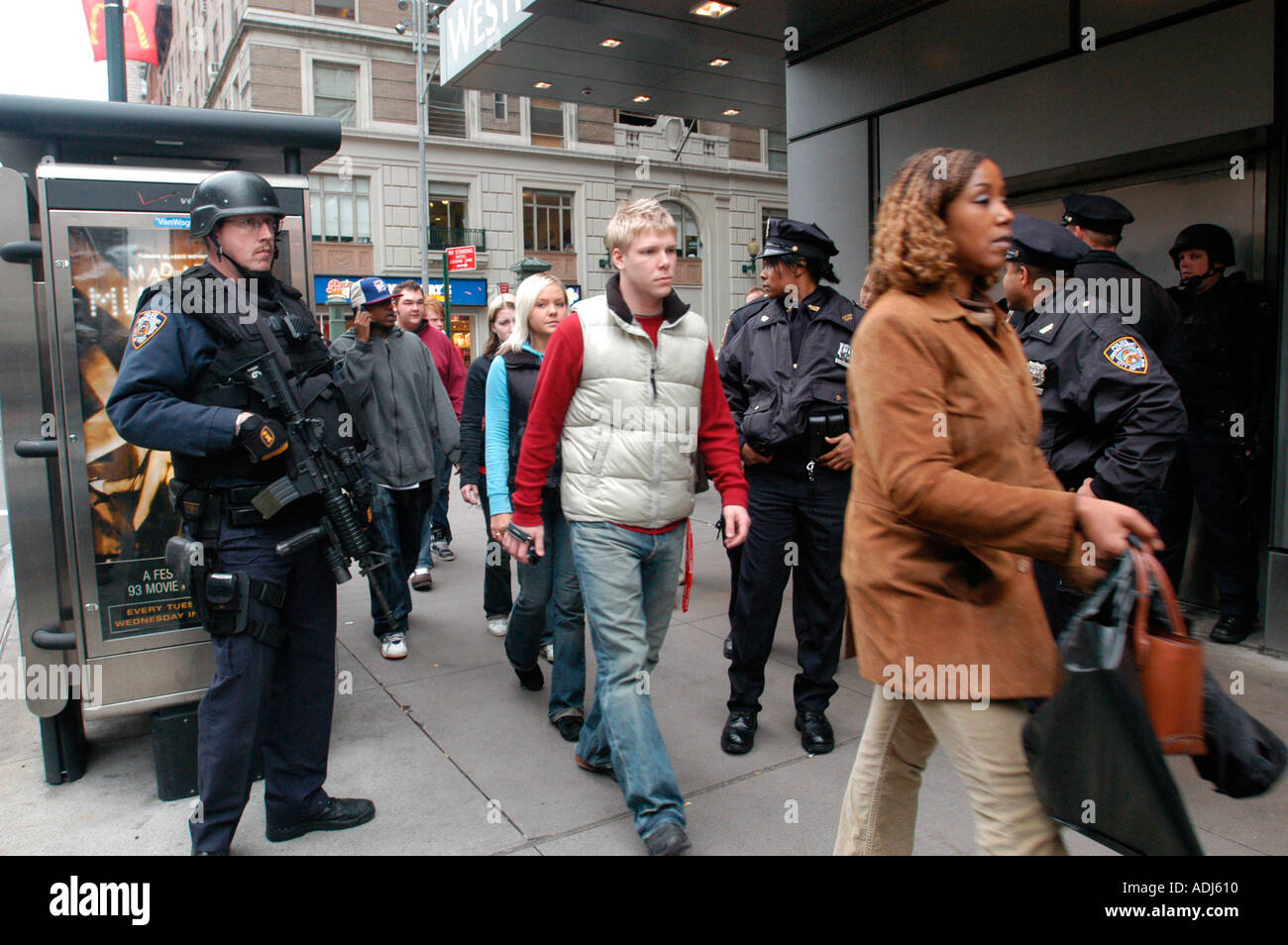 NYPD security at the Times Square Westin Hotel Stock Photo - Alamy