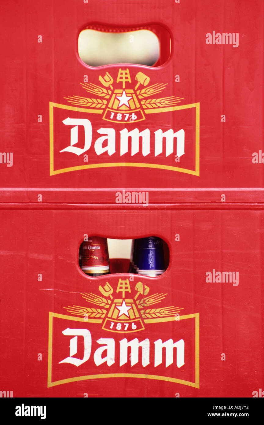 Estrella damm beer hi-res stock photography and images - Alamy