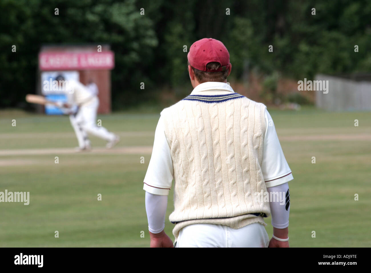 Cricket fielding hi-res stock photography and images - Alamy